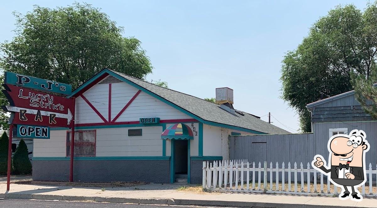 P.J's Lucky Strike Bar in Elko