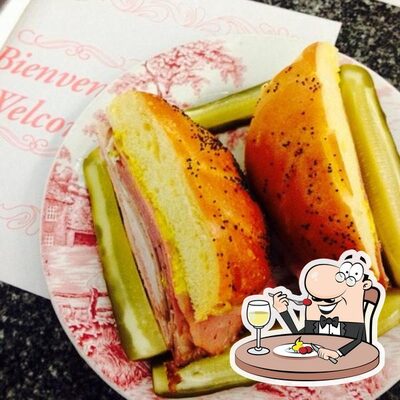 Snowdon Deli, Montréal, Snowdon - Restaurant menu, prices and reviews