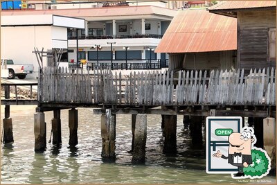 Ruen Nam Seafood Restaurant, Si Racha - Restaurant menu, prices and reviews