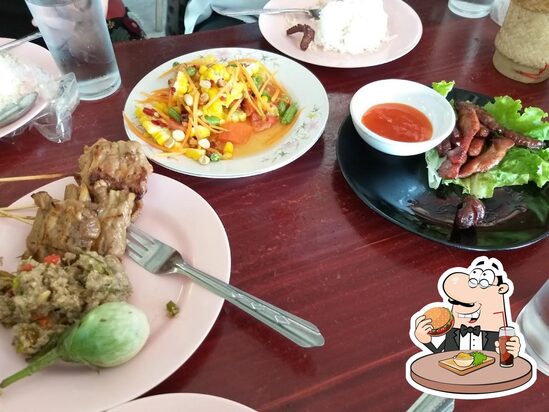 Restaurante ร้านส้มตำ ลาบยโส ริมคลอง, Chon Daen - Opiniones del restaurante