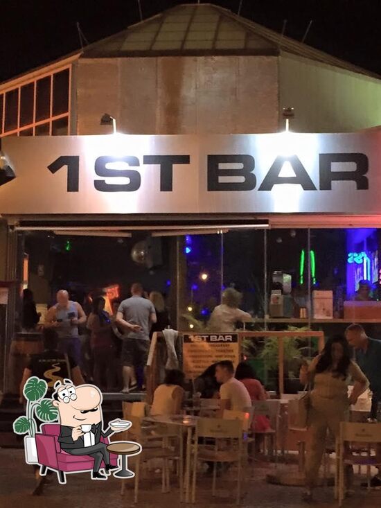 Menu em 1st Bar, Albufeira, Av. Sá Carneiro 101