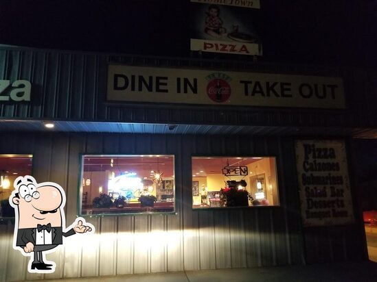 Menu at Hometown Pizza pizzeria, Omak