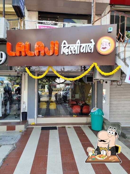 Lalaji Dilliwale Cafe & Restaurant, Ahmedabad