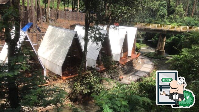 Six Luxury Cabin and Cafe, Warnasari - Restaurant reviews