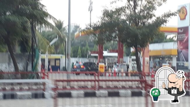 Shell petrol pump, Surat, VIP Road - Restaurant reviews