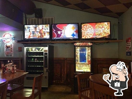 Menu at Hoops Grill & Sports Bar, Louisville, Strawberry Ln