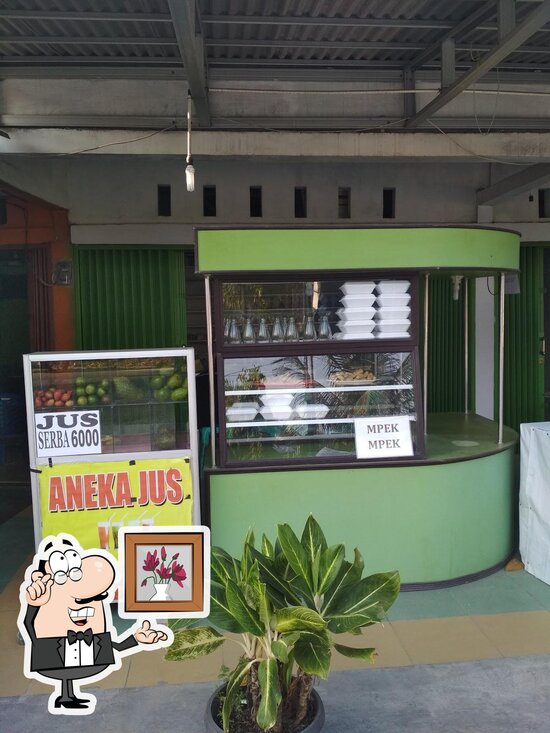 Menu at Aneka makanan dan jus nur ikhwan cafeteria, Pekanbaru