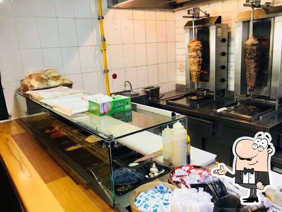 Restaurante Shawarma Station, Dubai, +2V5 - Carta del restaurante y ...