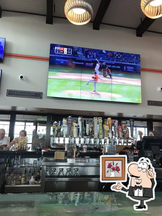 Hooters, West Melbourne - Restaurant menu, prices and reviews
