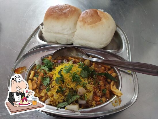 Datta Guru Wada Pav And Khanawal, Diksal - Restaurant reviews