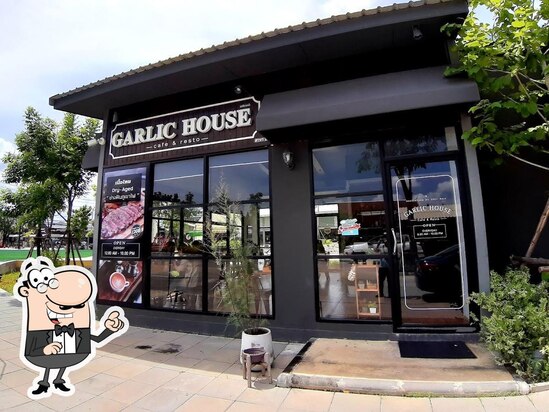 Menu at Garlic House Cafe & Resto, Bang Phli Yai