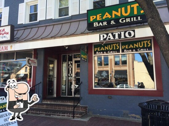 Peanuts Bar & Grill in Naperville - Restaurant menu and reviews