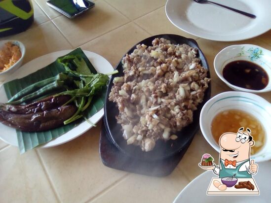 Aling Lucing's Sisig restaurant, Angeles, Glaciano Valdez St ...