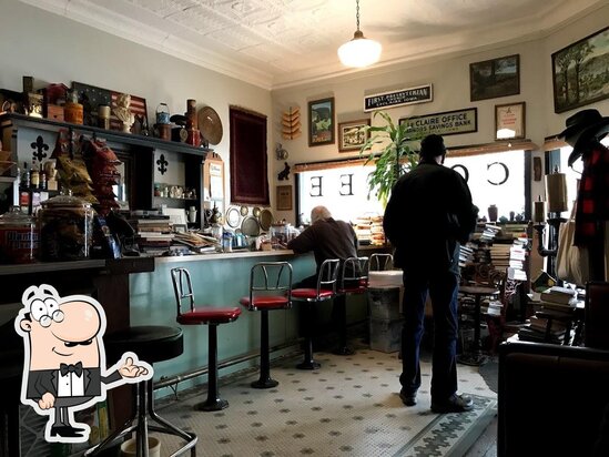 Pelo's Sundries in Le Claire - Restaurant reviews