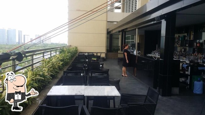 Edge pub & bar, Makati - Restaurant reviews