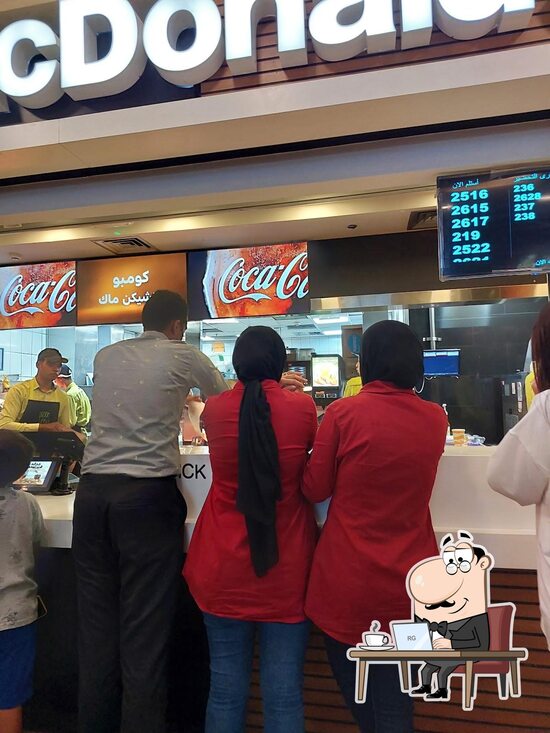 KFC restaurant, New Cairo City, 38FW+8C، 8 عمر بن الخطاب، مساكن ...