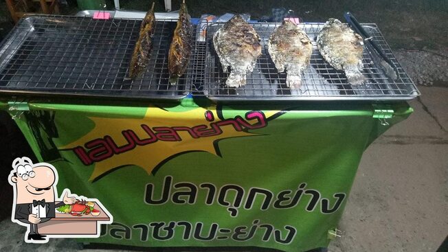 Menu at ร้านแอมปลาย่าง restaurant, Tha Chang