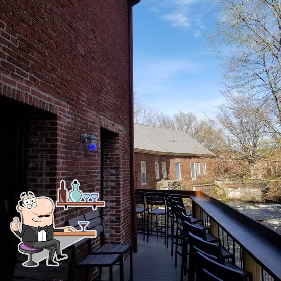 Blue Moon Kitchen and Bar, Amesbury - Restaurant menu, prices and reviews