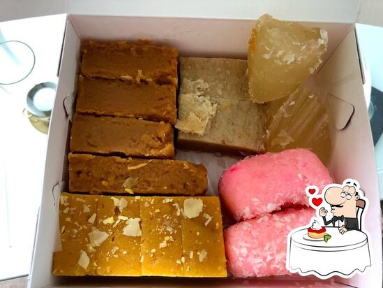 Yadgaar Sweets & Bakers AS desserts, Oslo - Restaurant reviews