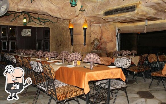 Jungle Bhookh Restaurant, Ahmedabad, Wall Street-1 - Restaurant reviews