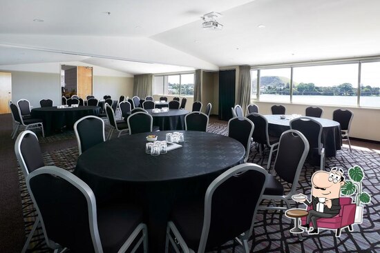 Waipuna Hotel and Conference Centre, Auckland - Restaurant menu, prices ...