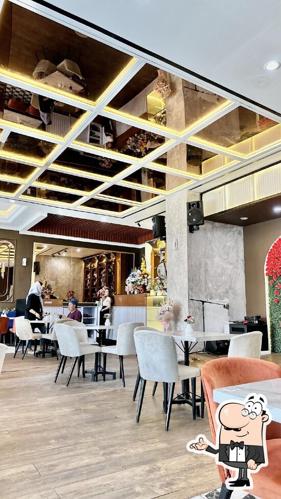 Menu at Louvre Cafe & Eatery, Makassar