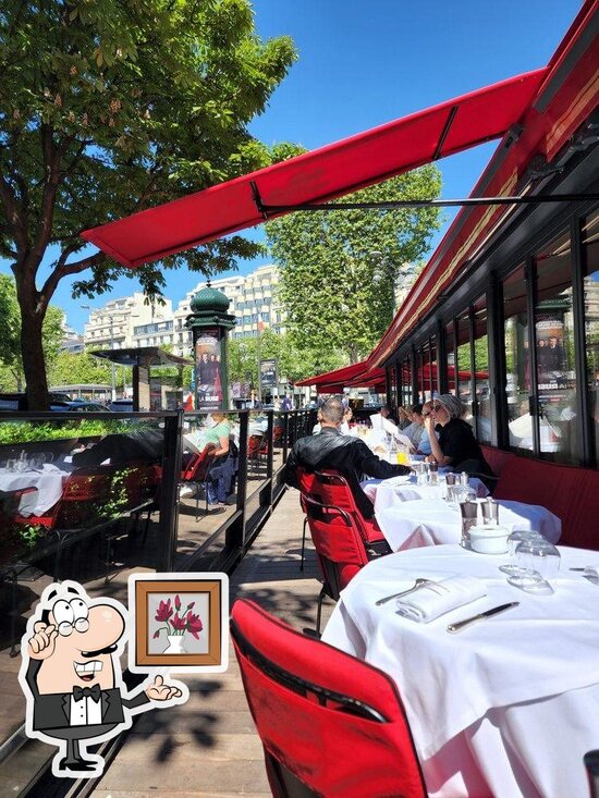 Menu at Fouquet's pub & bar, Paris