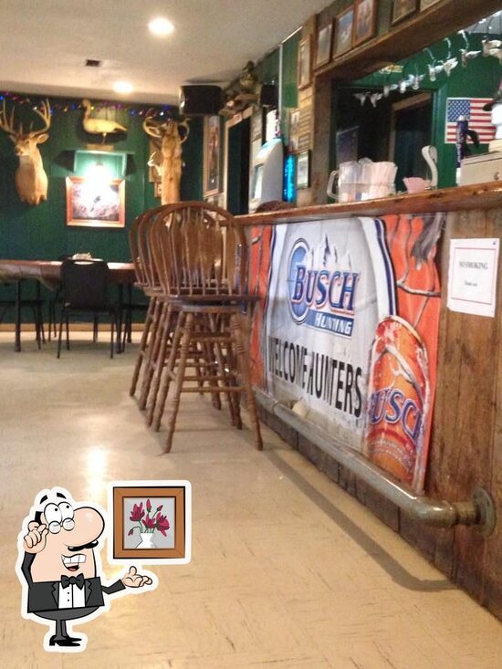 Quackers Bar & Grill, Mound City - Restaurant menu, prices and reviews
