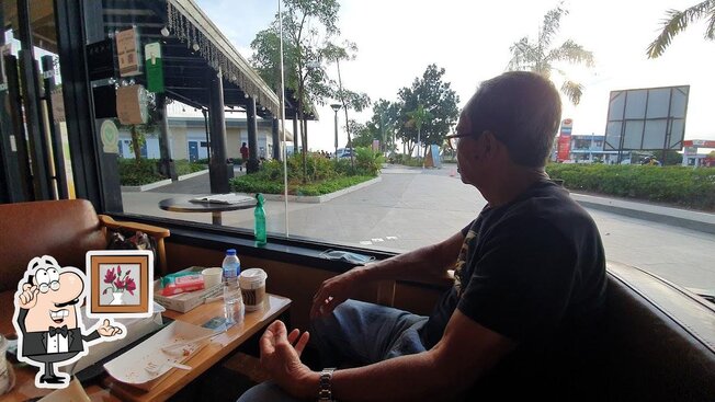 Starbucks Alabang West Parade, Las Pinas - Restaurant reviews
