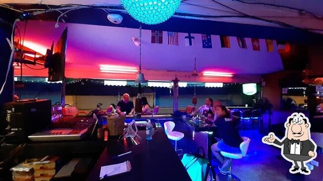 BLUE FLOWER BAR, Pattaya City - Restaurant reviews