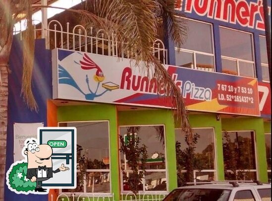 Menu at Runner's Pizza restaurant, Salamanca, Domingo 602