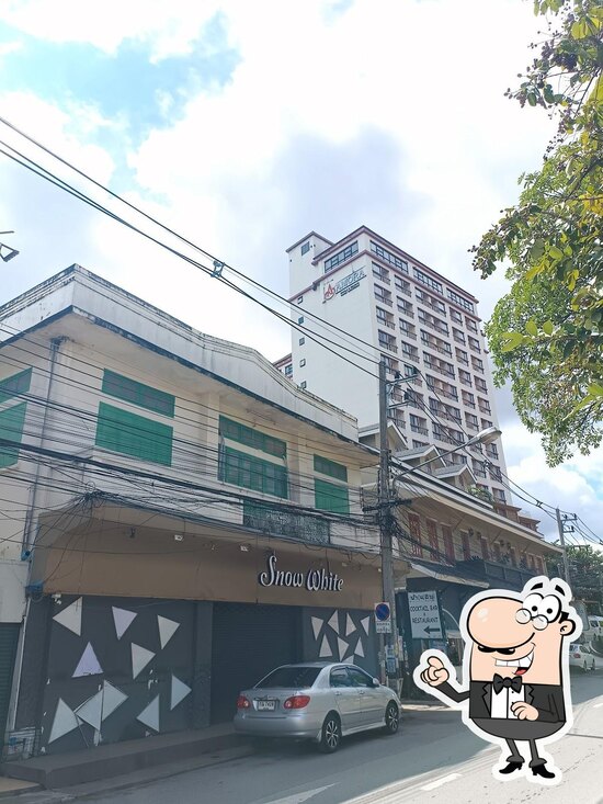 Snow White Bar, Chiang Mai - Restaurant menu, prices and reviews