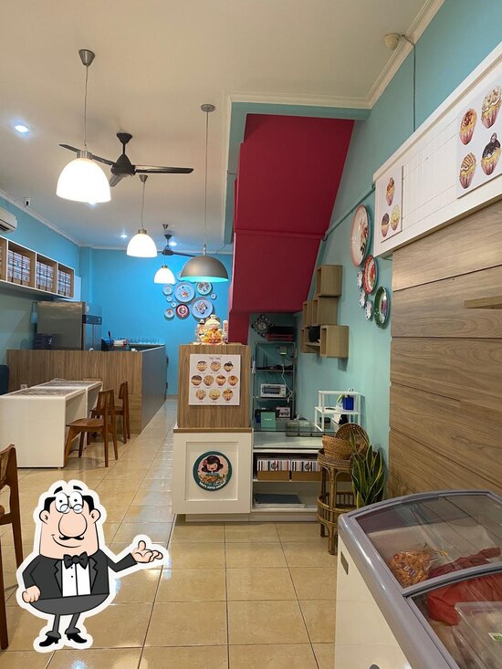 Mom’s super gourmet MSG bakery & Eatery Toko Roti & Resto, Cihuni ...