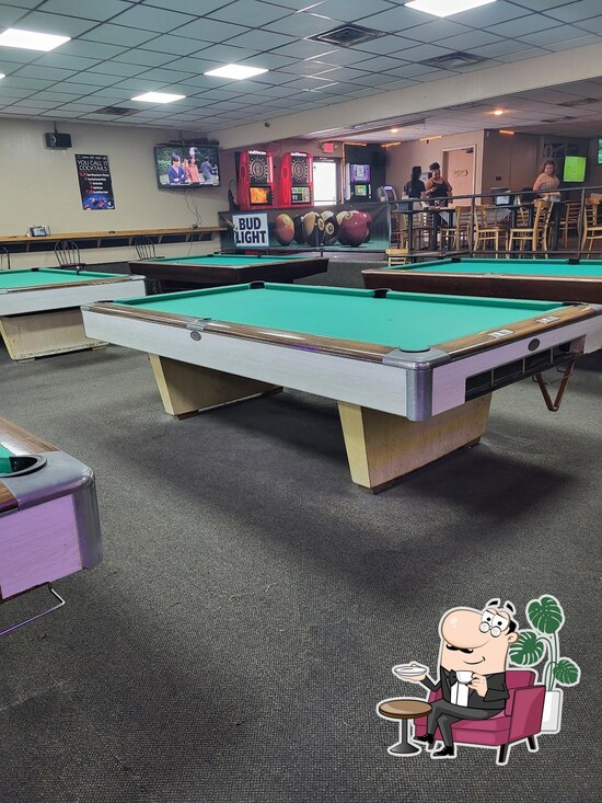 8 Ball Lounge, Fort Myers - Restaurant menu, prices and reviews