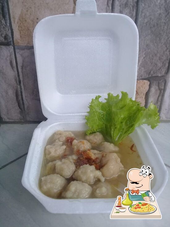 Menu at Pentol kuah pedas, Pohjejer