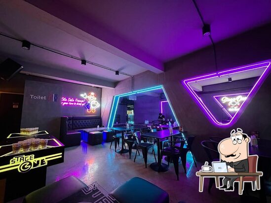 STAGE ONE BAR & RESTAURANT, Bangkok - Restaurant reviews