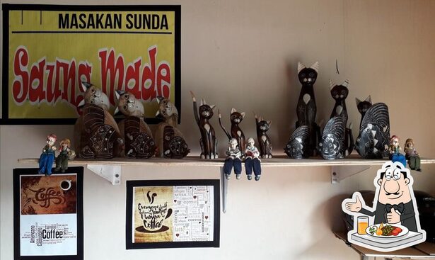 Cafe Garage Saung Made, Bogor - Restaurant reviews