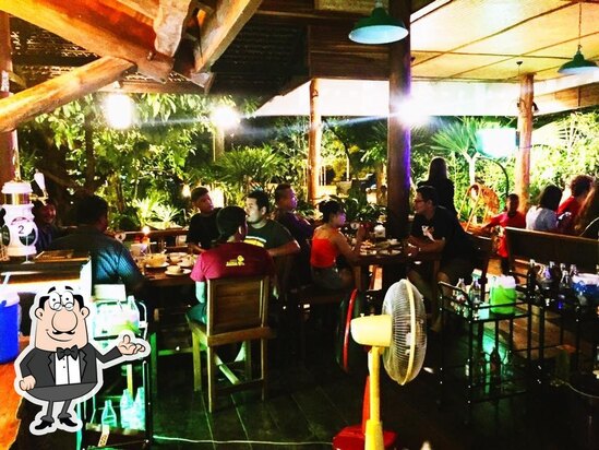 4 Monkeys Bar & Restaurant, Nakhon Chum - Restaurant reviews