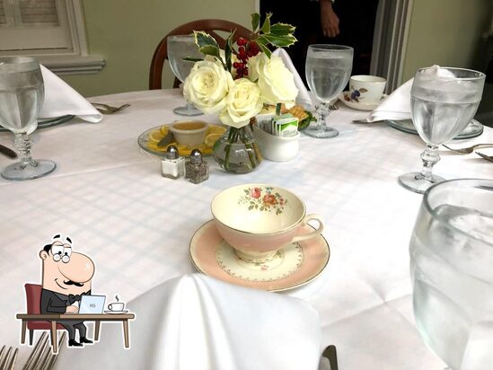 Swan Coach House in Atlanta - Restaurant menu and reviews