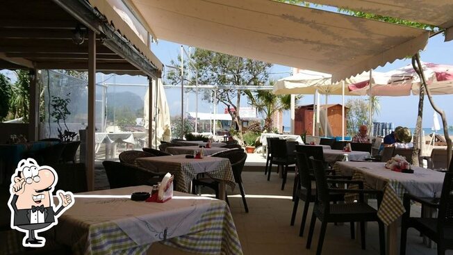 Menu at Spiros On The Beach, Mesoggi