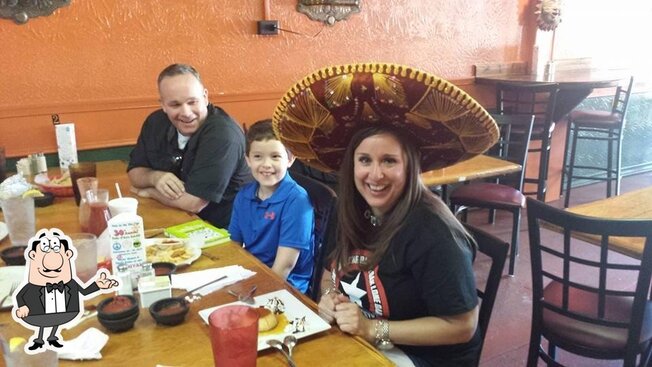 Dos Laredos Tex-Mex, Commerce - Restaurant menu, prices and reviews