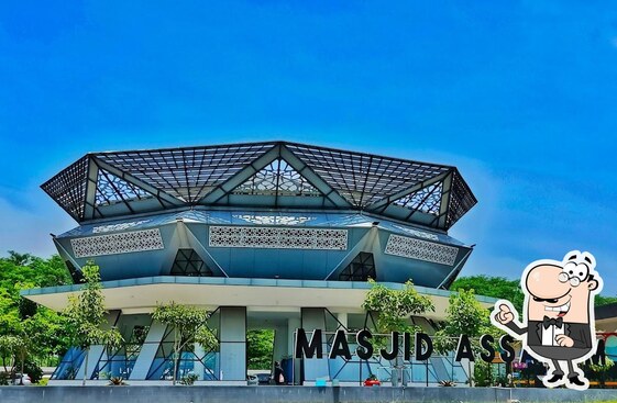 Rest Area "Travoy" KM 360 B Batang Semarang, Indonesia - Restaurant reviews