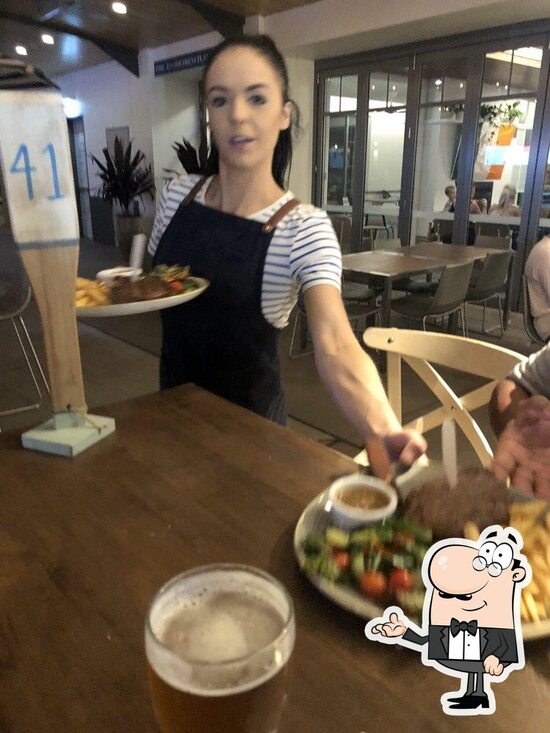 Tacking Point Tavern, 102a Ocean Dr in Port Macquarie - Restaurant reviews
