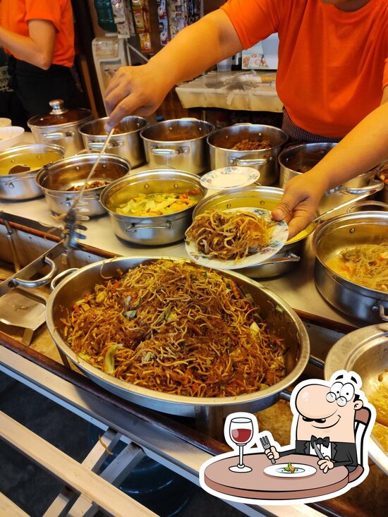 Sula's Bus Stop cafe, Barili - Restaurant reviews