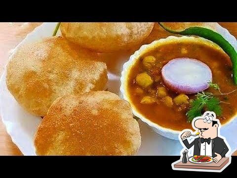 Menu at Sachin Chola bhatura stall, Sitapur
