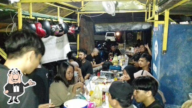 Pub y bar WARKOP DINAS (Dibawah Pohon Rindang), Malang - Opiniones del ...