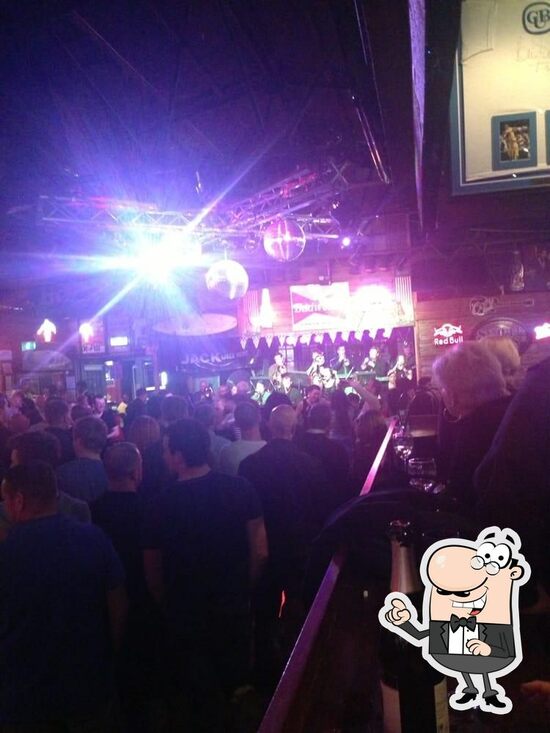 Mustang Bar, 46 Lake St in Northbridge - Restaurant menu and reviews