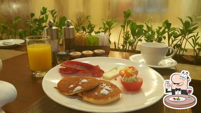 Manava Restaurant, Dubai, The Palm Jumeirah East - Crescent Rd ...