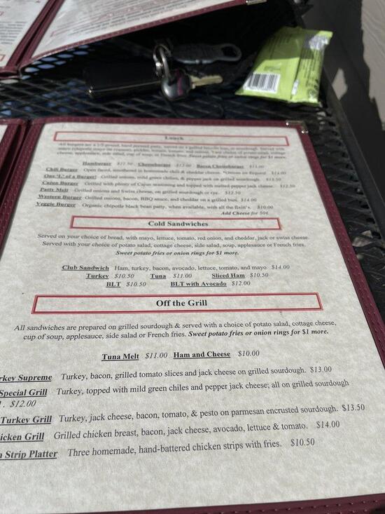 Menu at L's Kitchen cafe, Fortuna