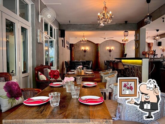 Uno Más Tapas & Cocktail Bar, Arpora - Restaurant menu, prices and reviews